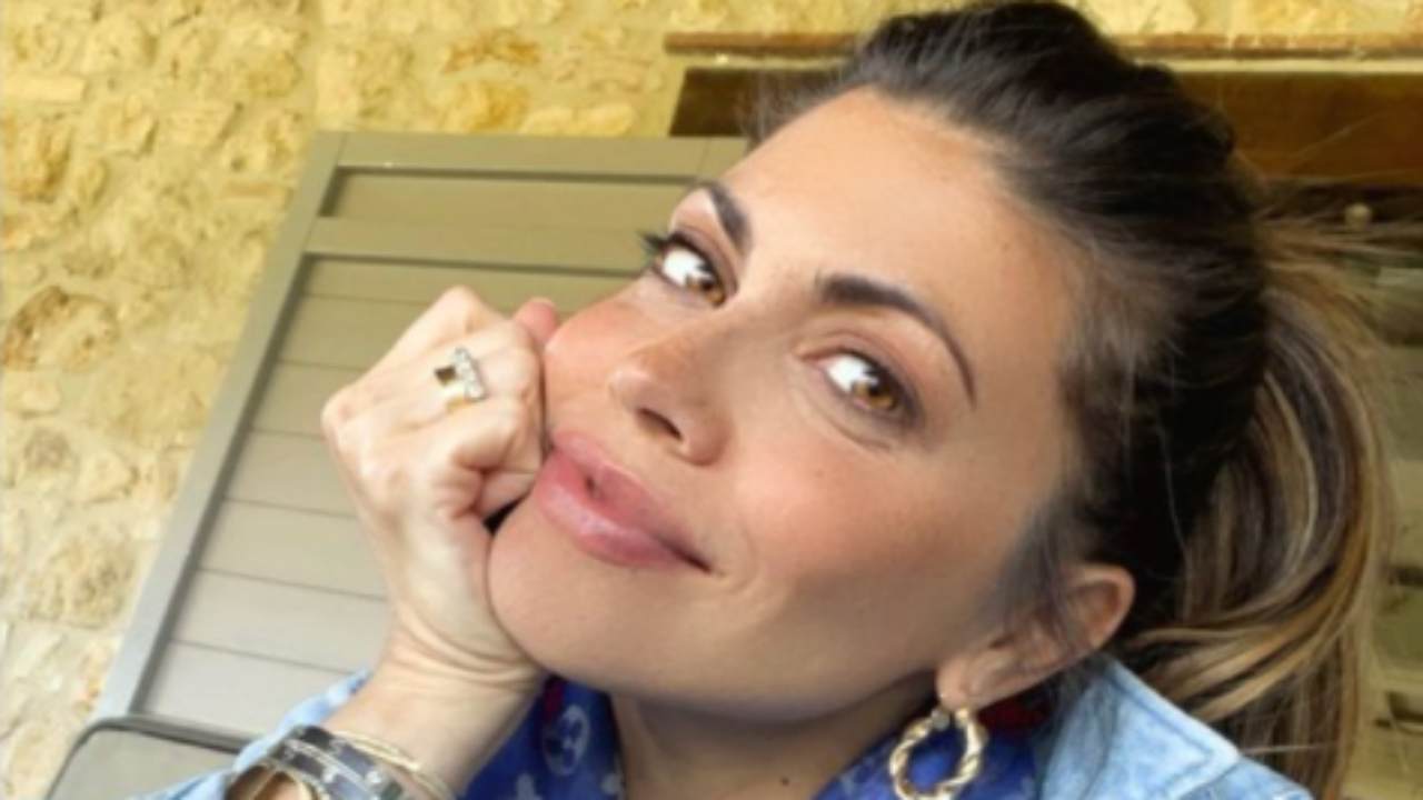 Flora Canto, da Maria De Filippi per dimenticarlo: la tristezza ...